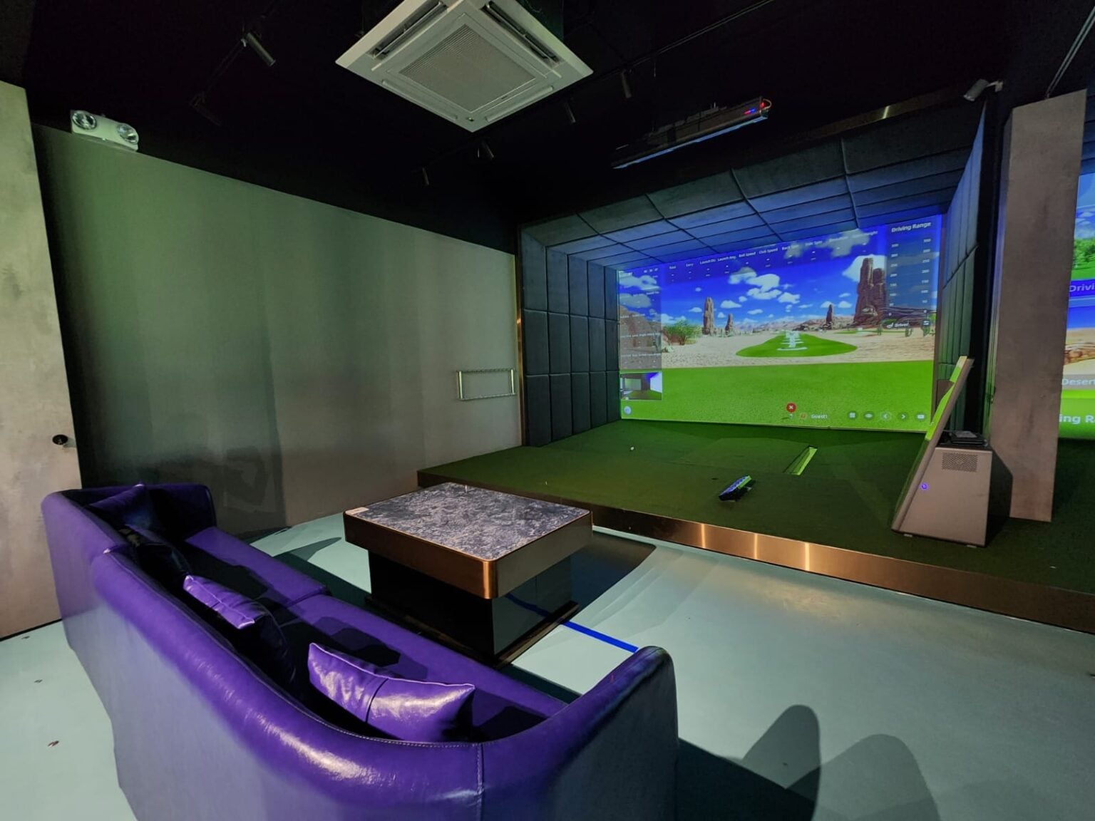Indoor Golf Simulator in Singapore: Virtual Golf | clubFACE