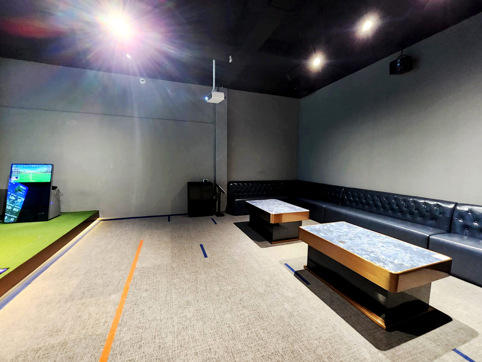 Indoor Golf Simulator in Singapore: Virtual Golf | clubFACE
