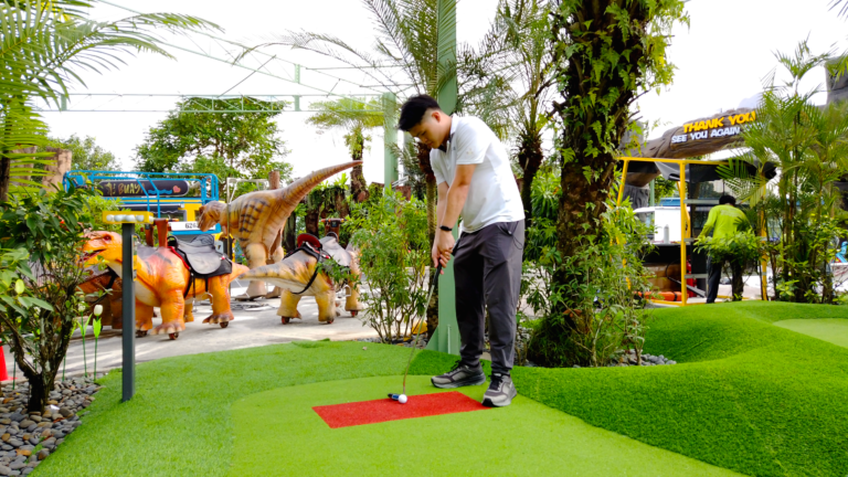 Dino Putt: 18 Hole Championship Putting Golf Course | clubFACE